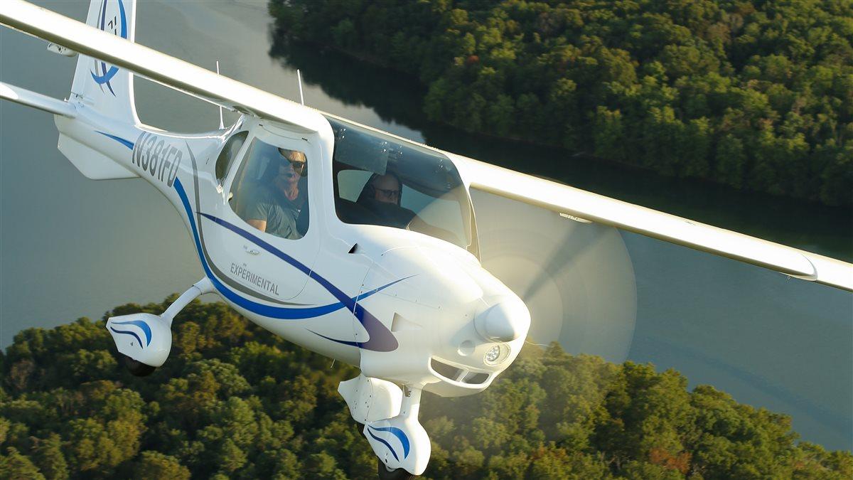 Flight Design F2 - AOPA