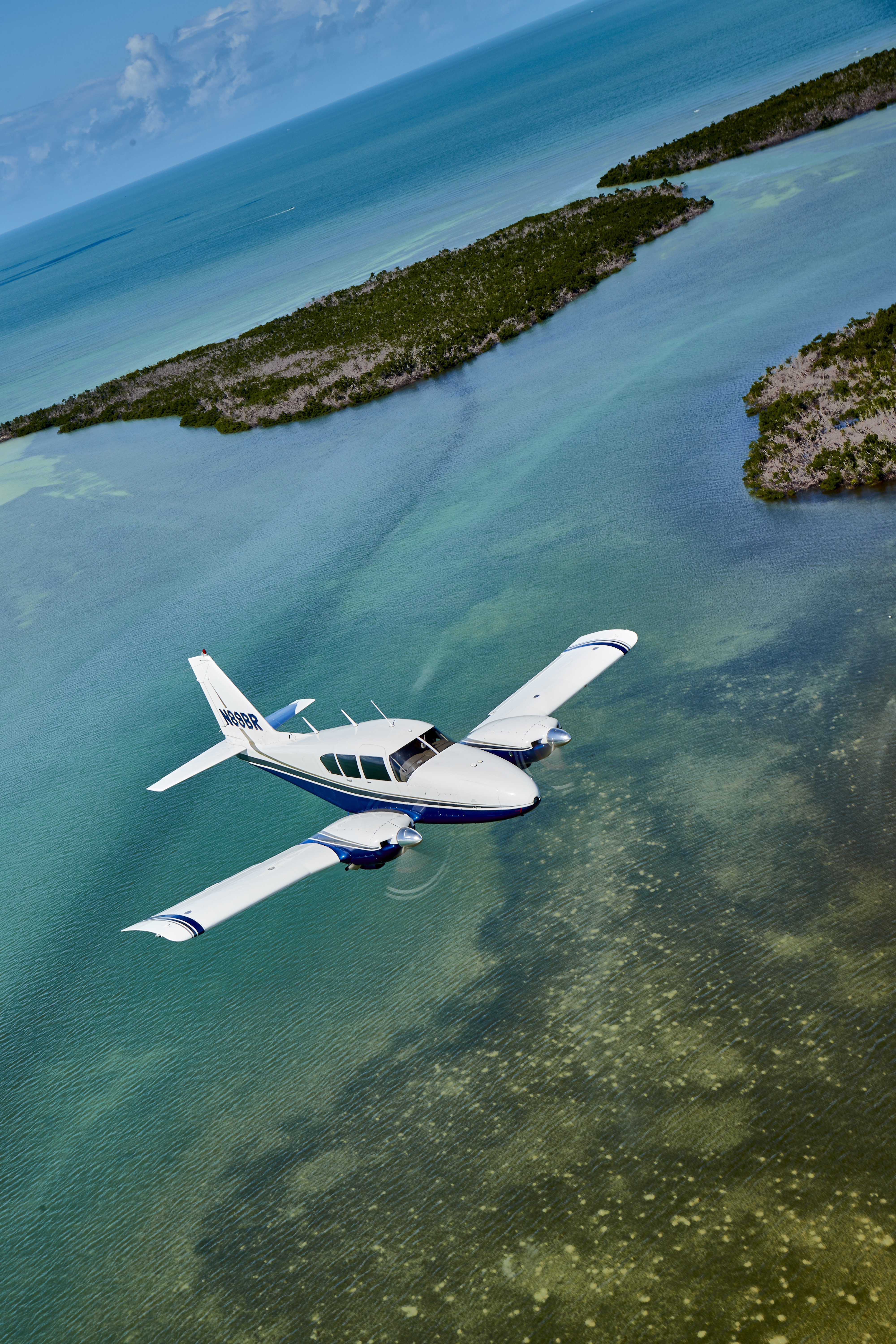 Piper Aztec F - AOPA