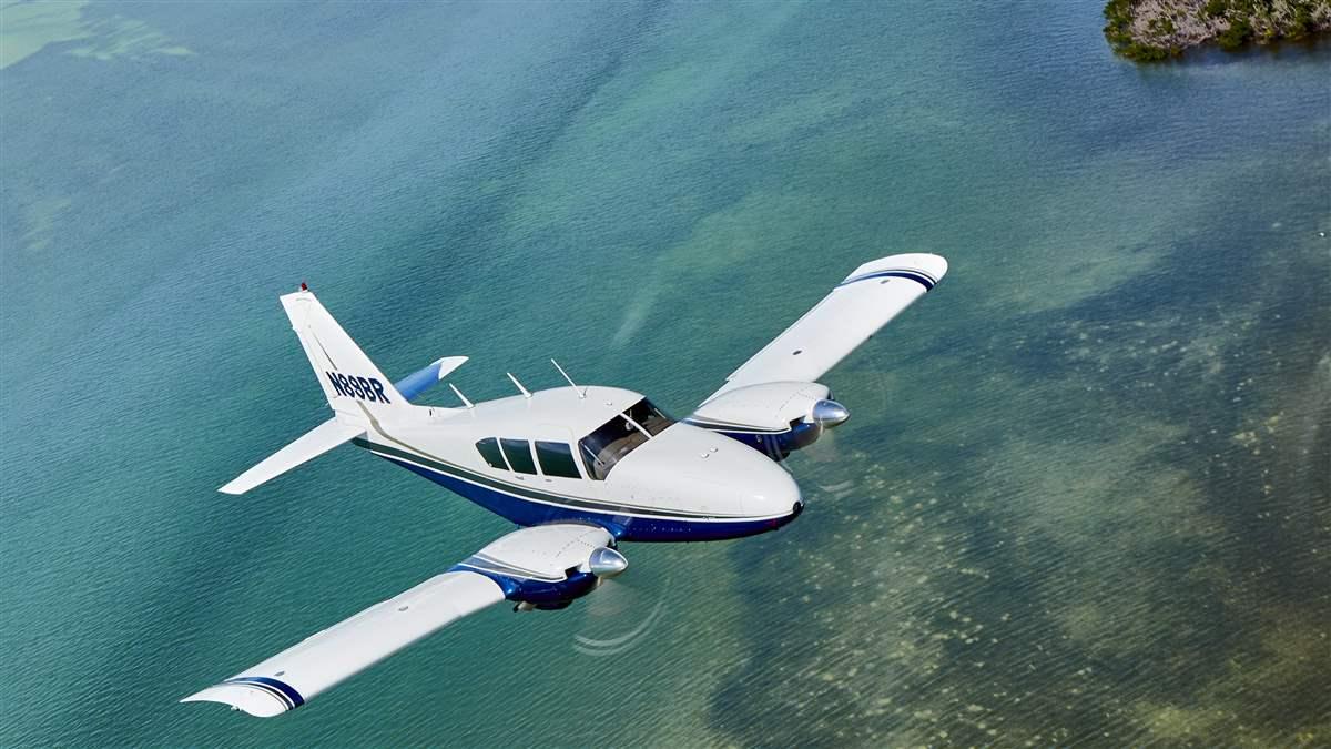 Piper Aztec F - AOPA