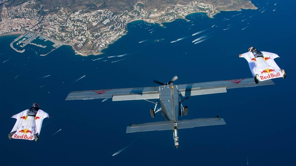 Daring jump video goes viral - AOPA