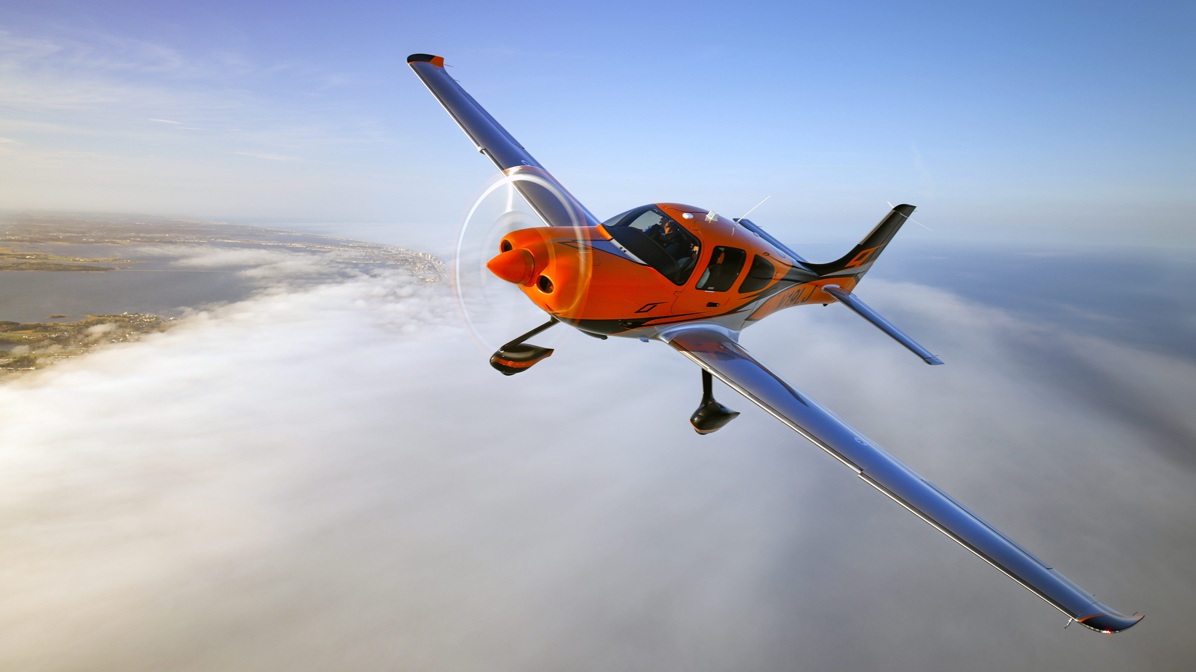 Cirrus Aircraft expands Duluth operations - AOPA