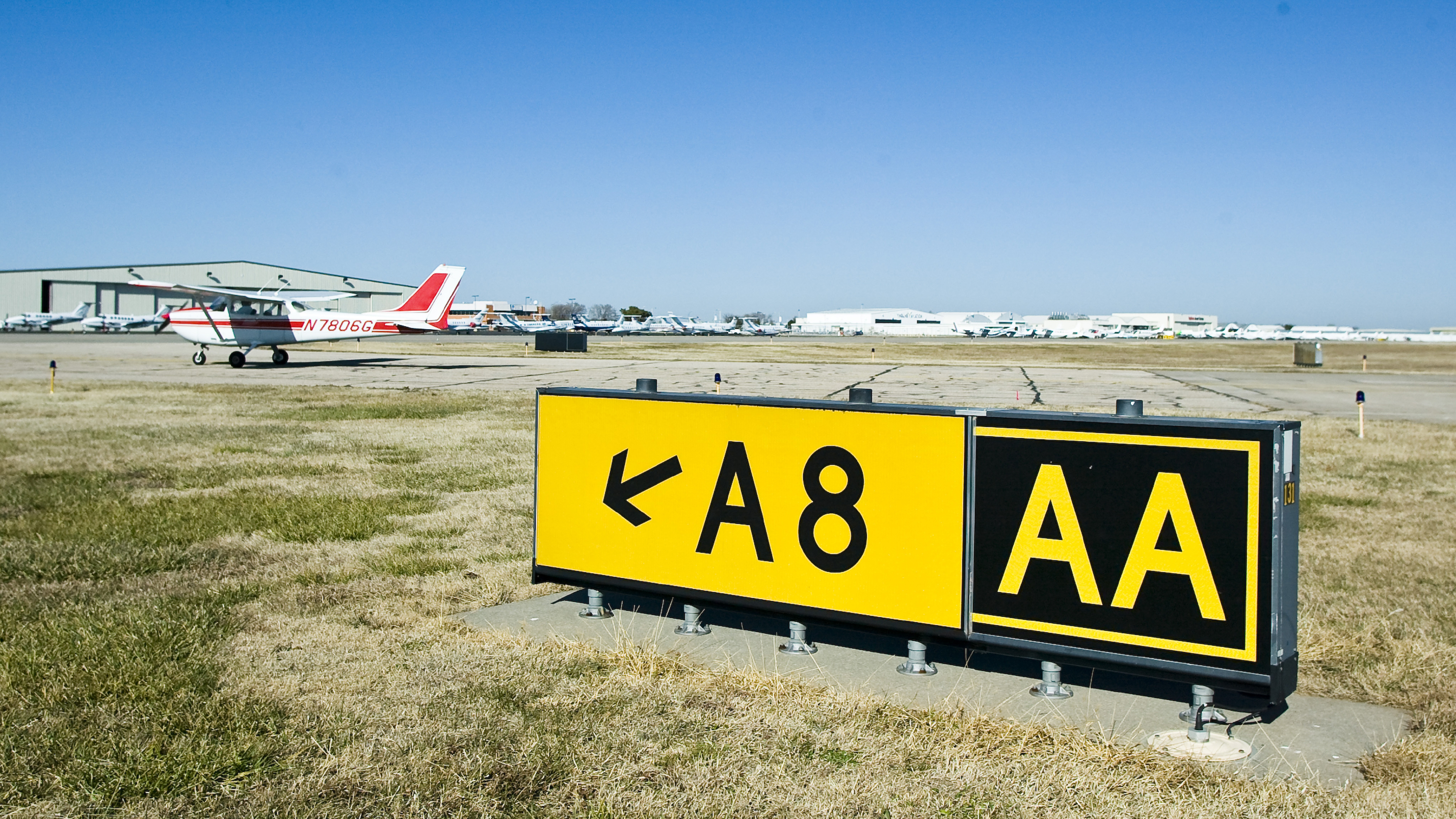 Training and Safety Tip: Guidance on the ground - AOPA