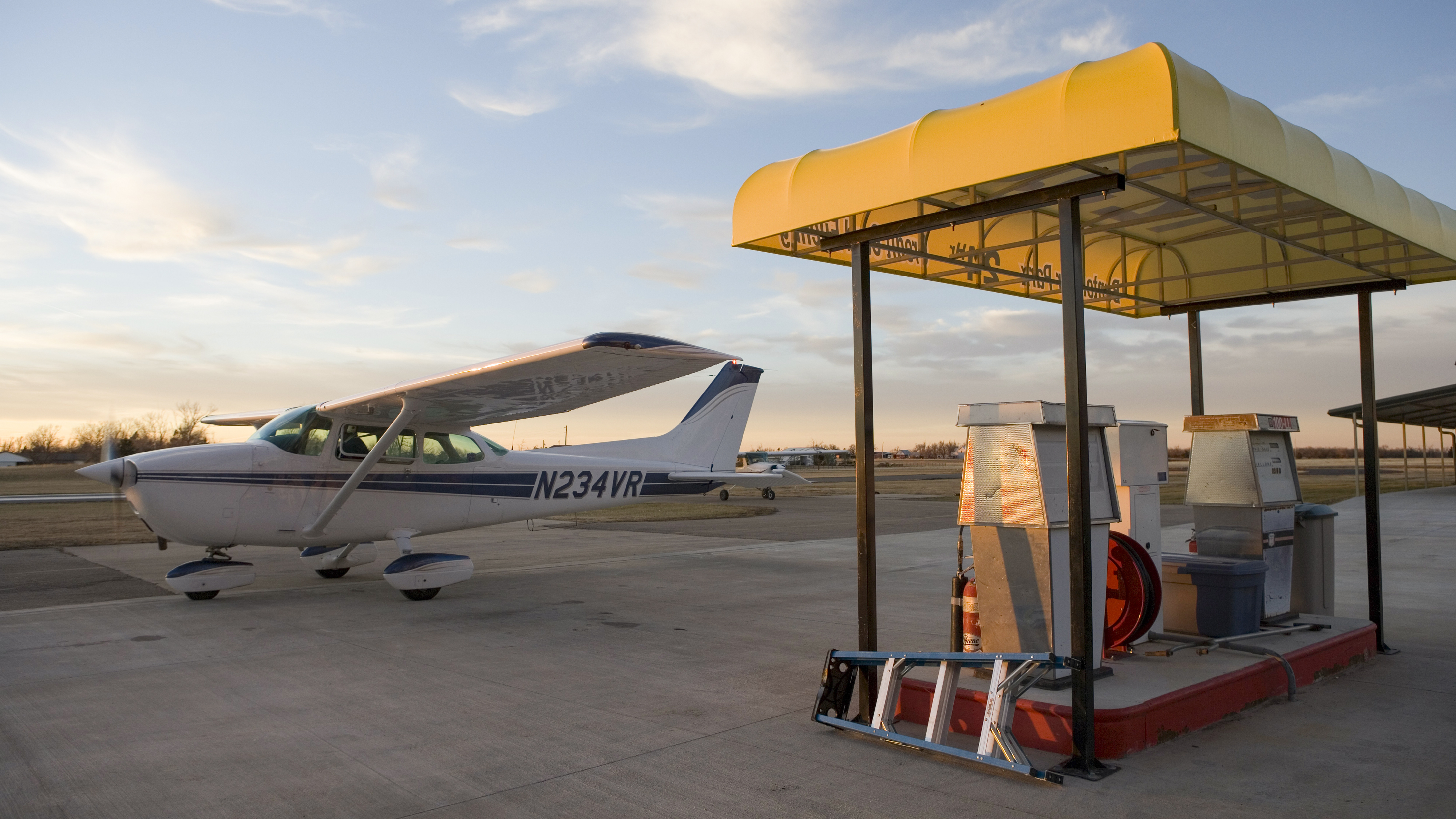 Training and Safety Tip: How to ground for fueling - AOPA