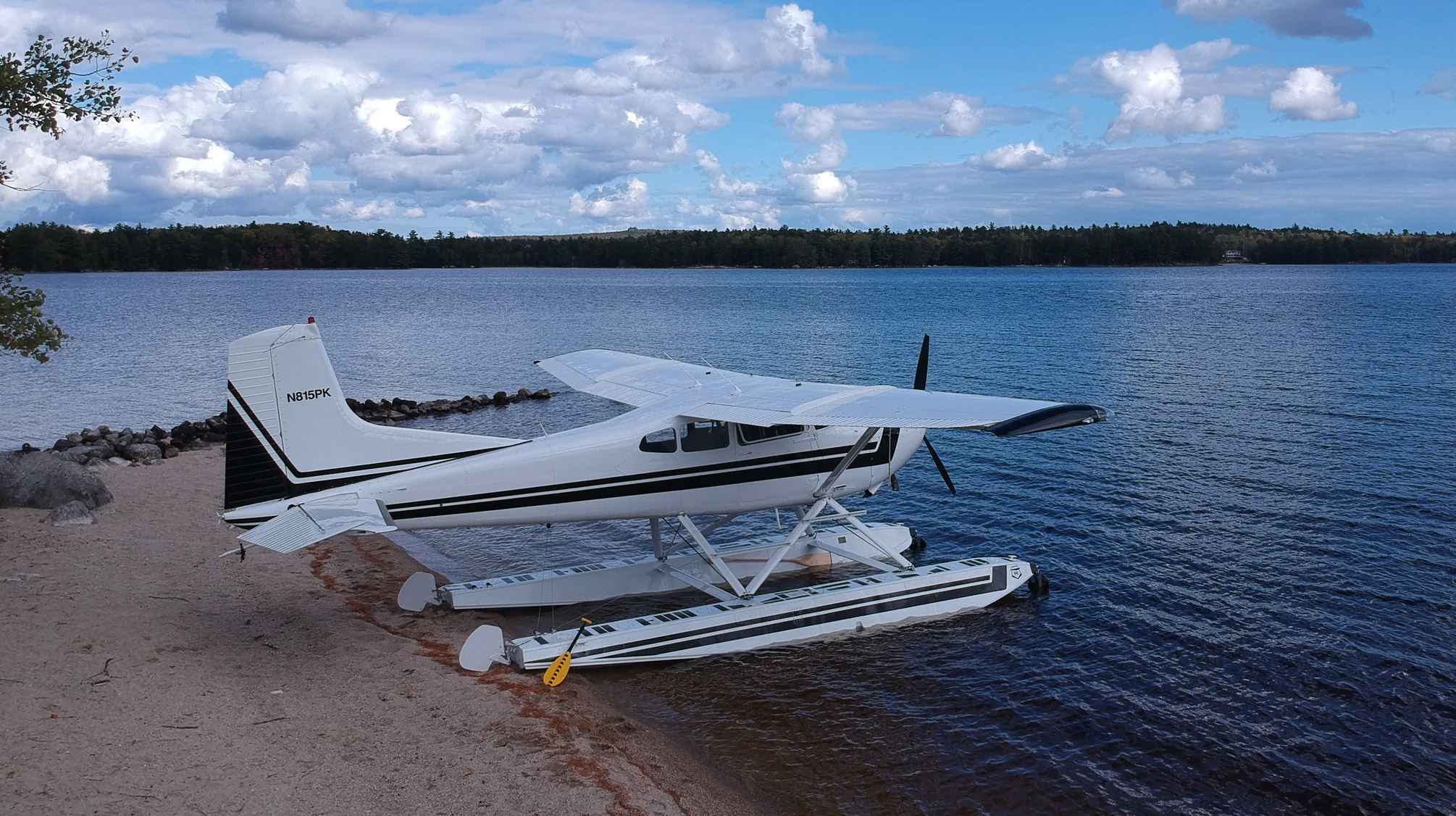 Seaplane pilots combine paddle, pump - AOPA