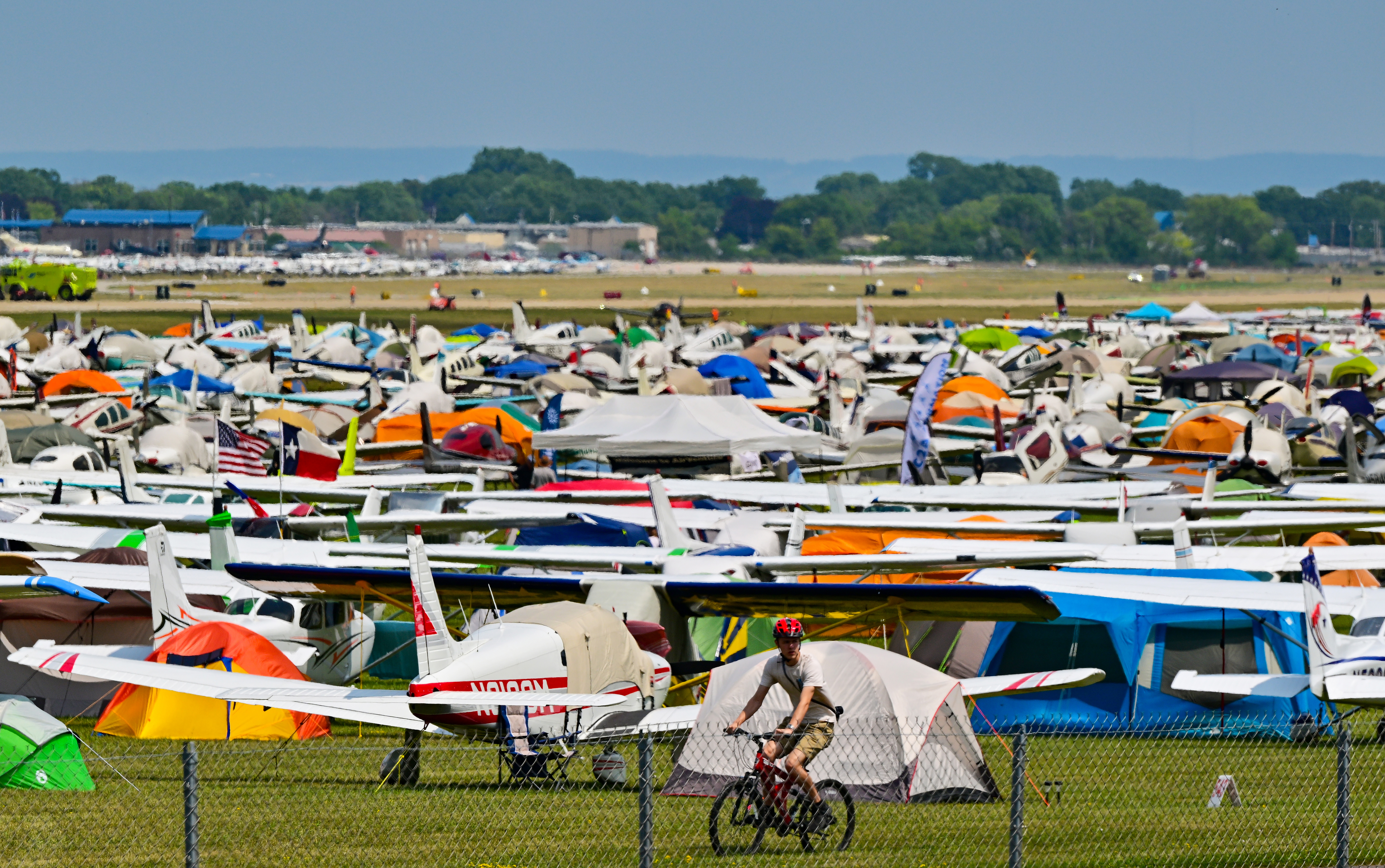 Fuel, food, fun en route to EAA AirVenture 2025 - AOPA