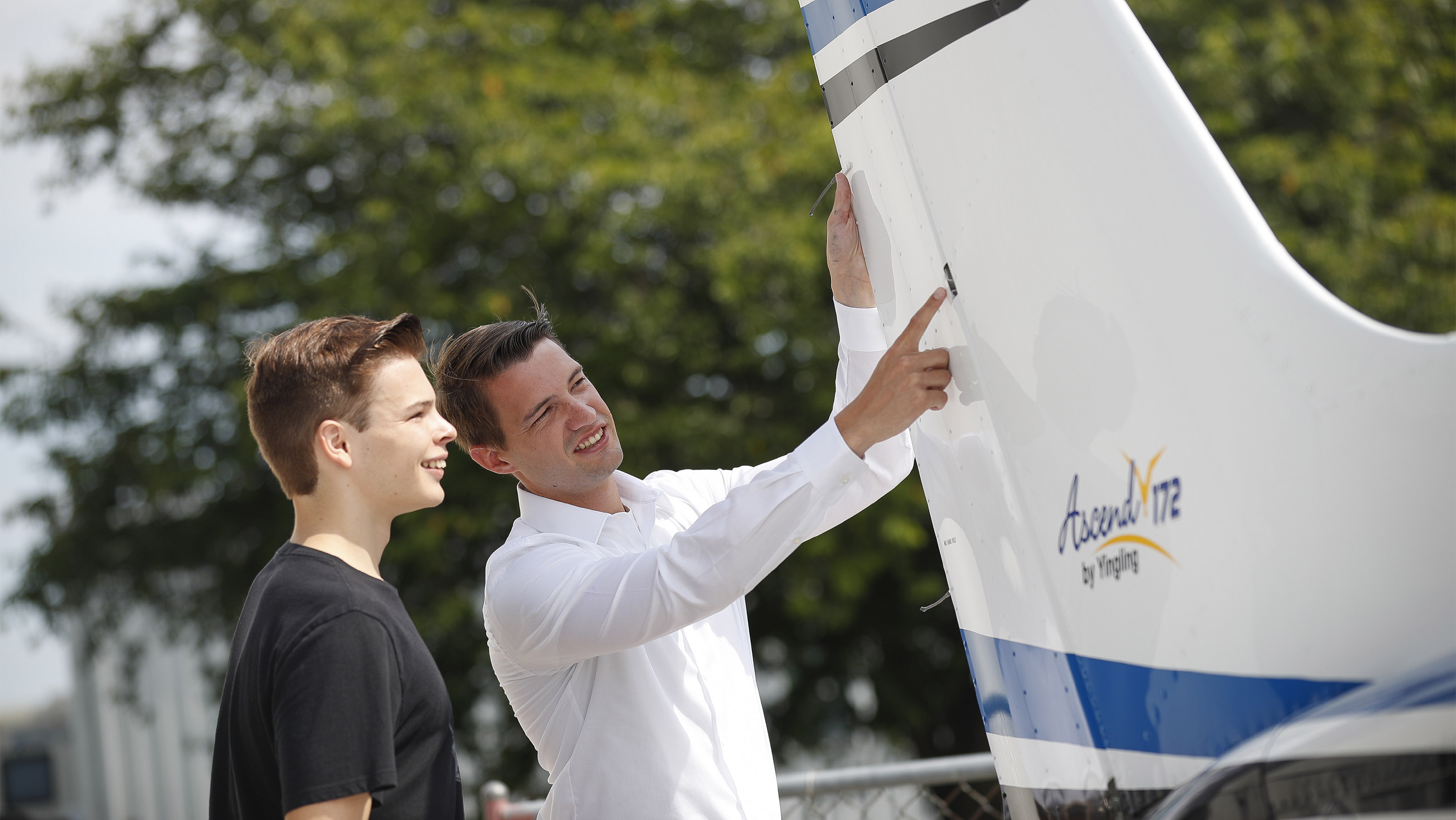 Scholarships heat up as temps cool off - AOPA