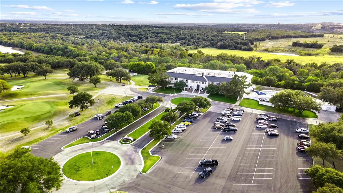 Luxury living with a country club, runway - AOPA