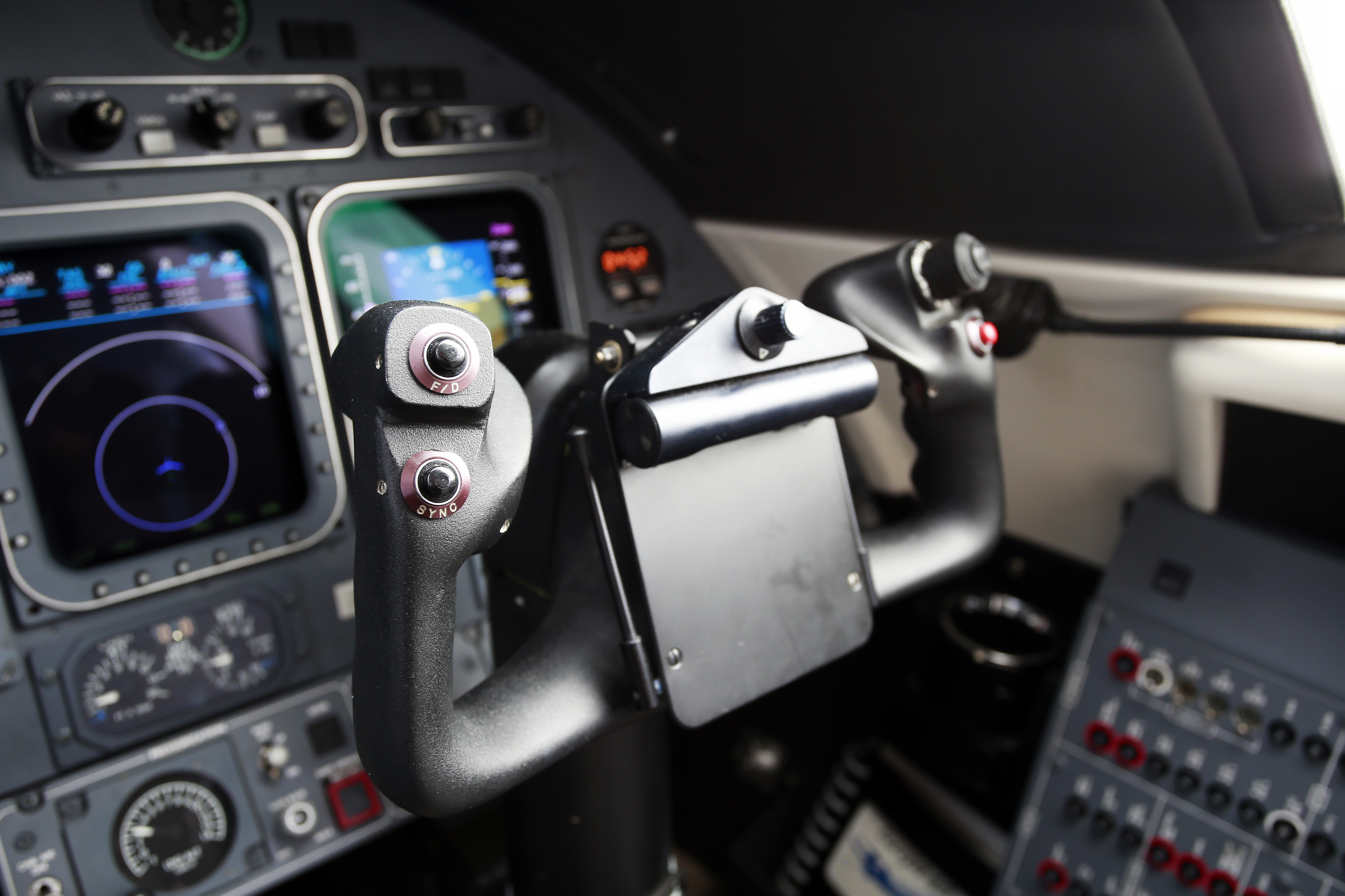 Long-range Learjet - AOPA