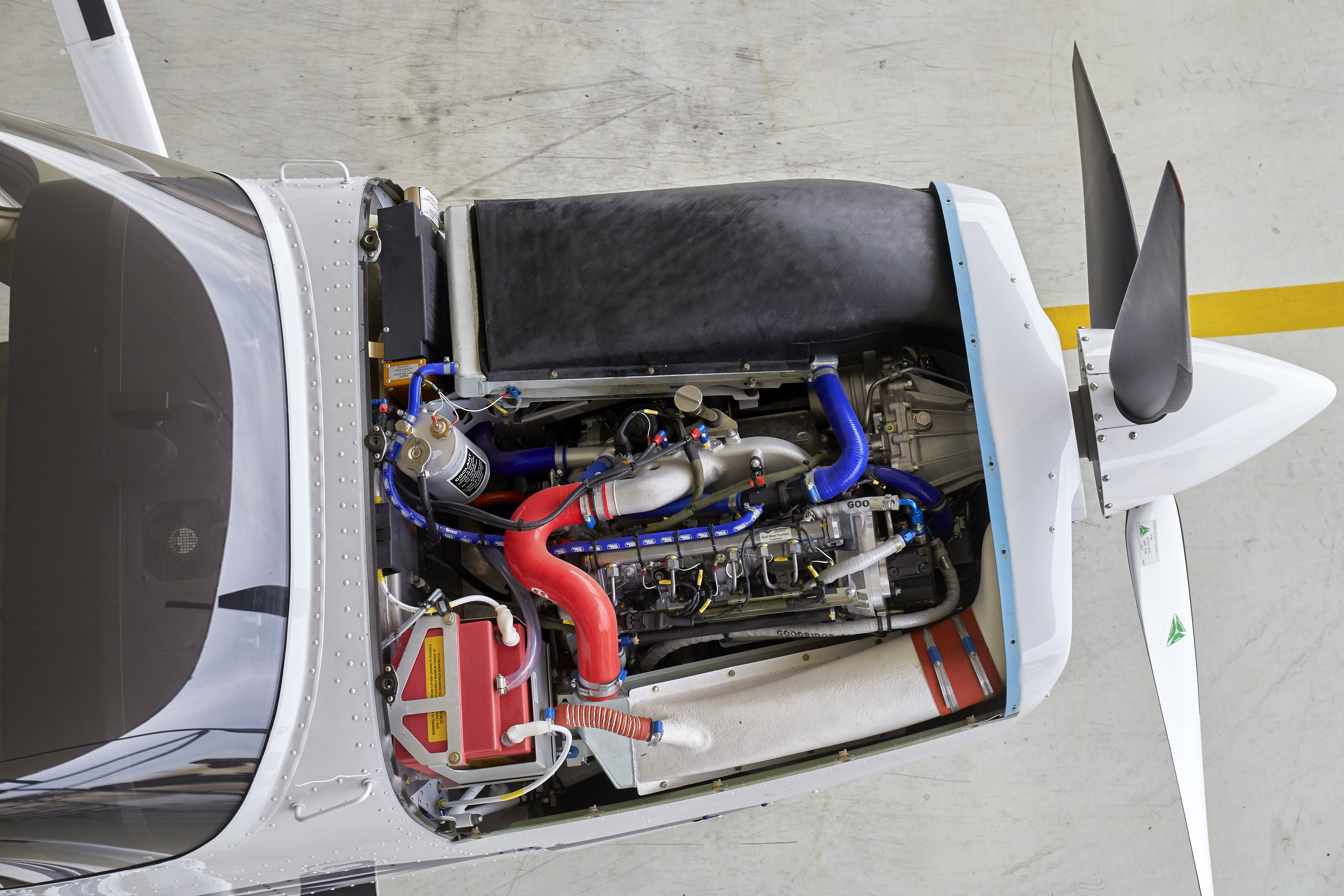 Continental explains factory Skyhawk diesel plan - AOPA