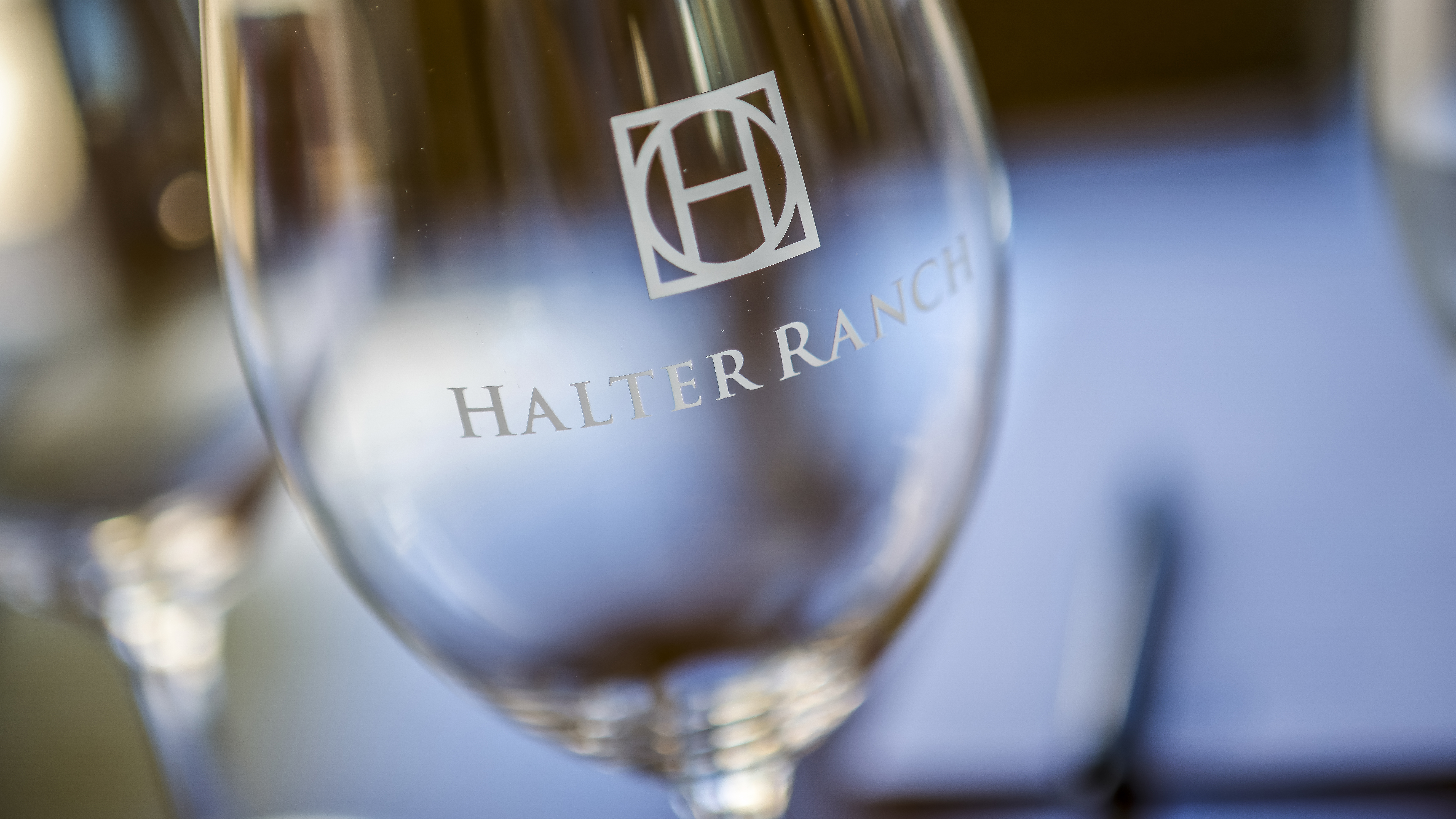 Runway to the vines - AOPA