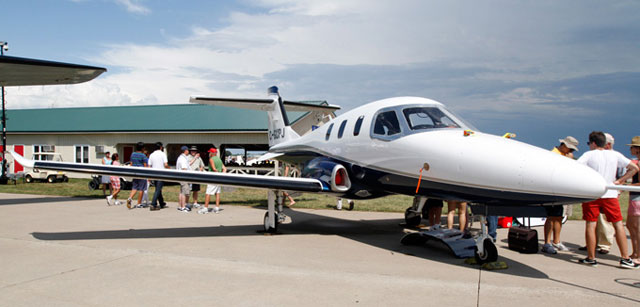 Diamond shows off changes to D-Jet - AOPA