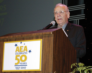Avionics industry icon Monte Mitchell remembered - AOPA