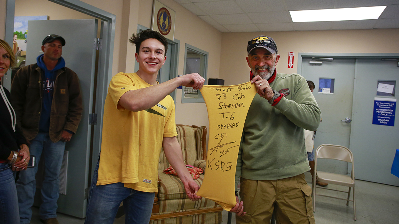 Aaron Tippin's son solos three 1940s classics on 16th birthday - AOPA