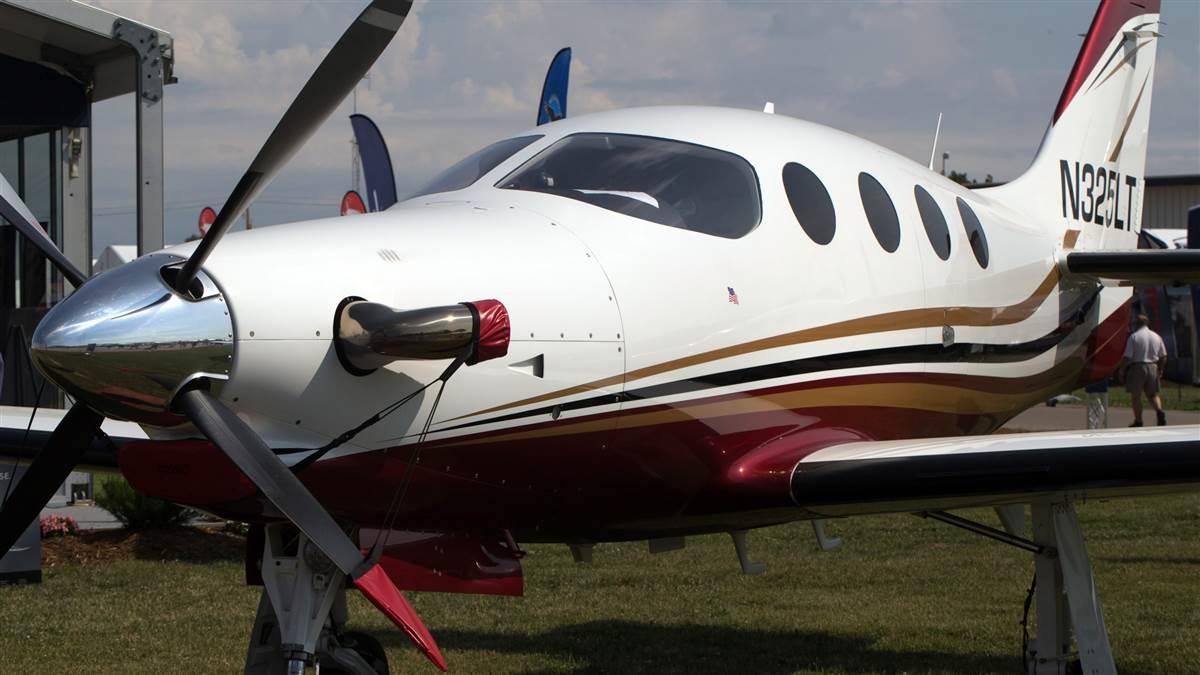 Aspen introduces Evolution MAX flight displays - AOPA