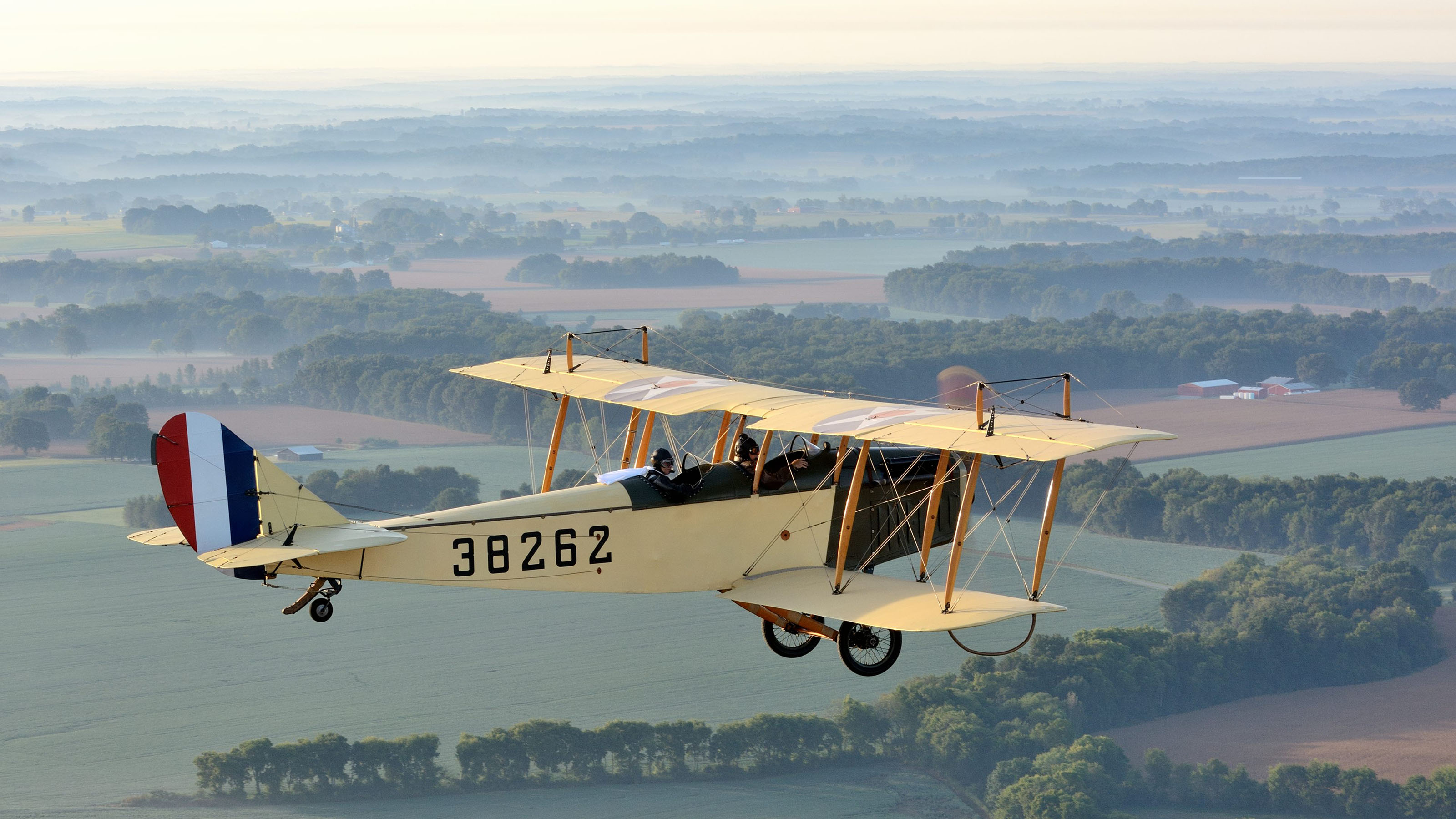 Group seeks to restore DH4 - AOPA