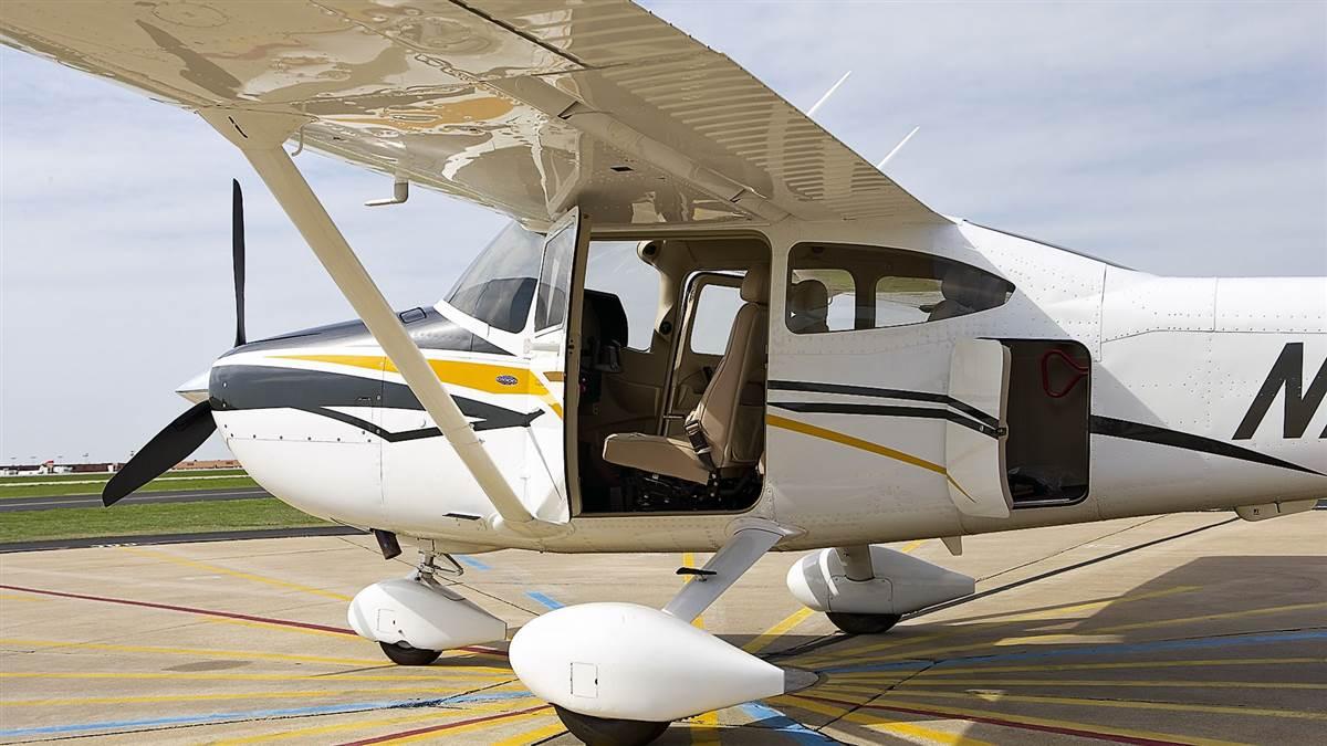 Cessna doorpost cracks prompt FAA concern - AOPA