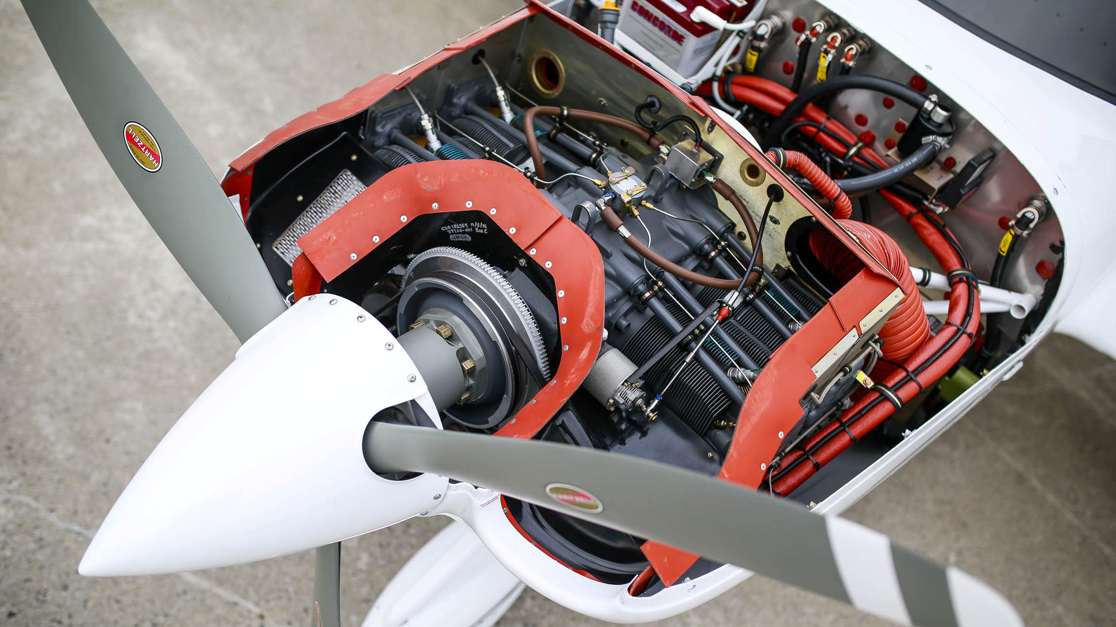 Cirrus melds new panel, upgrades into 2017 models - AOPA