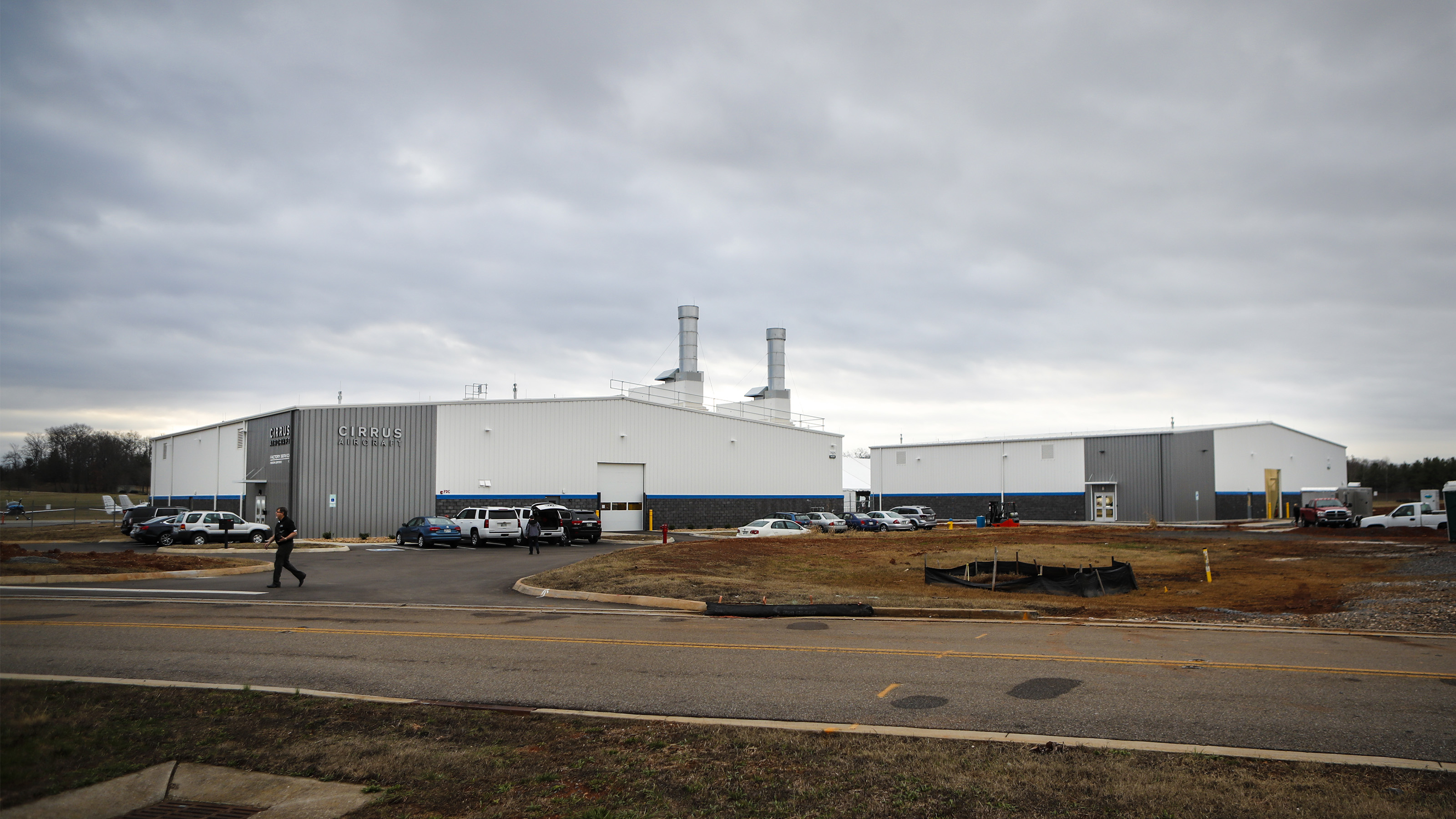 Delivery center opening demands a party - AOPA