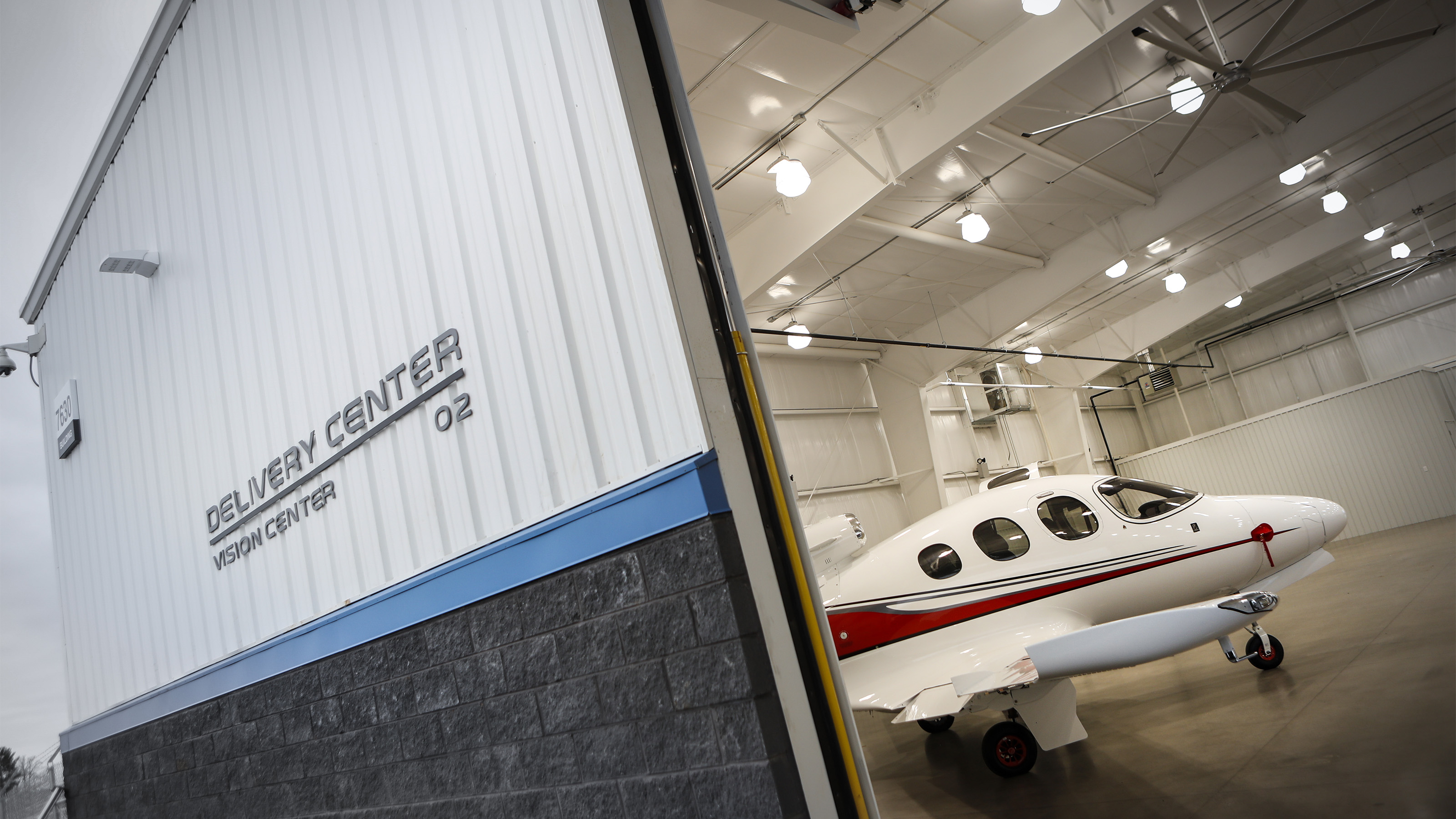 Delivery center opening demands a party - AOPA