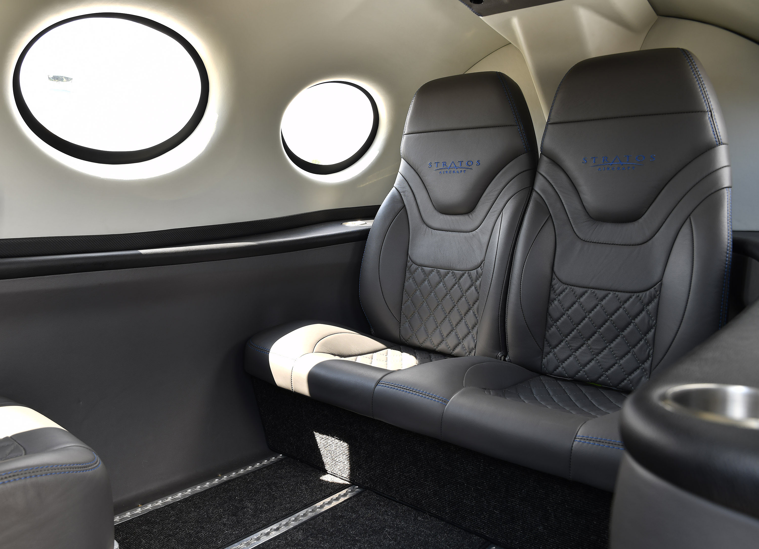 Stratos 714 makes Oshkosh debut - AOPA