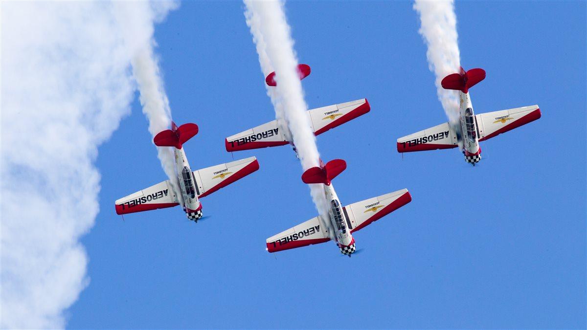 AeroShell over the beach - AOPA