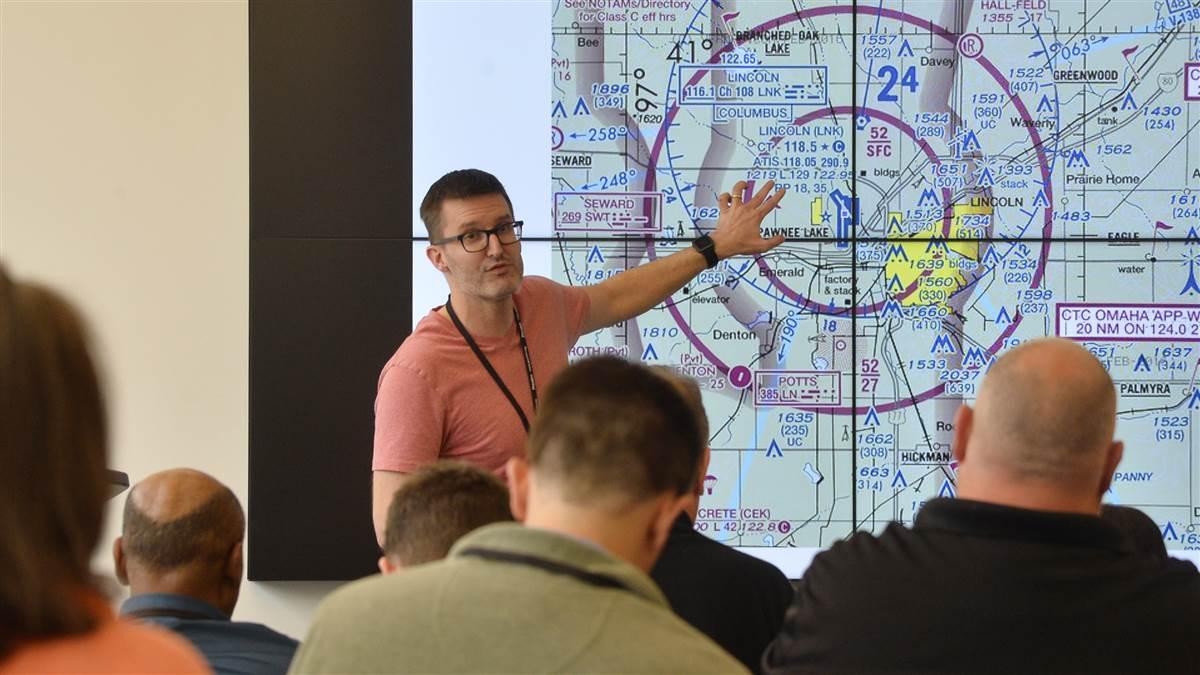 Drone journalism students learn aviation basics, ethics - AOPA