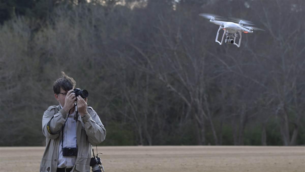Drone journalism students learn aviation basics, ethics - AOPA