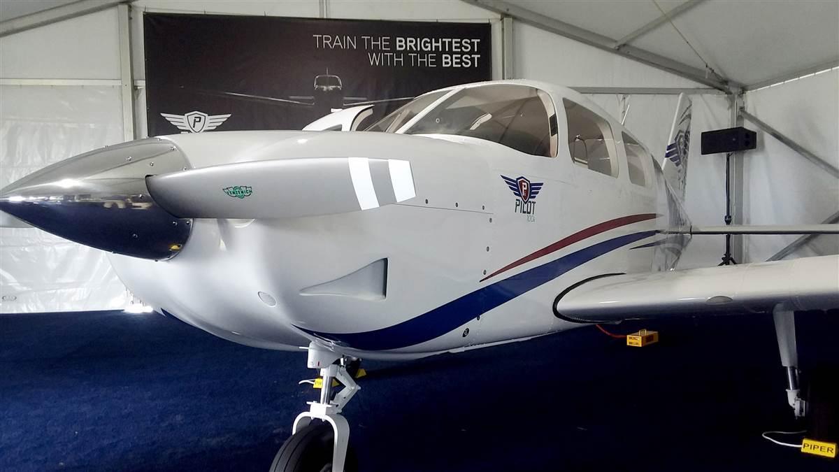 Piper unveils new trainers - AOPA