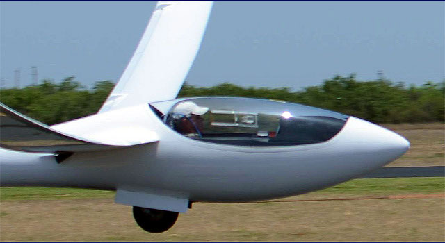 Groundbreaking sailplane soars at world championships - AOPA