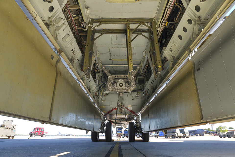 Broad shoulders - AOPA